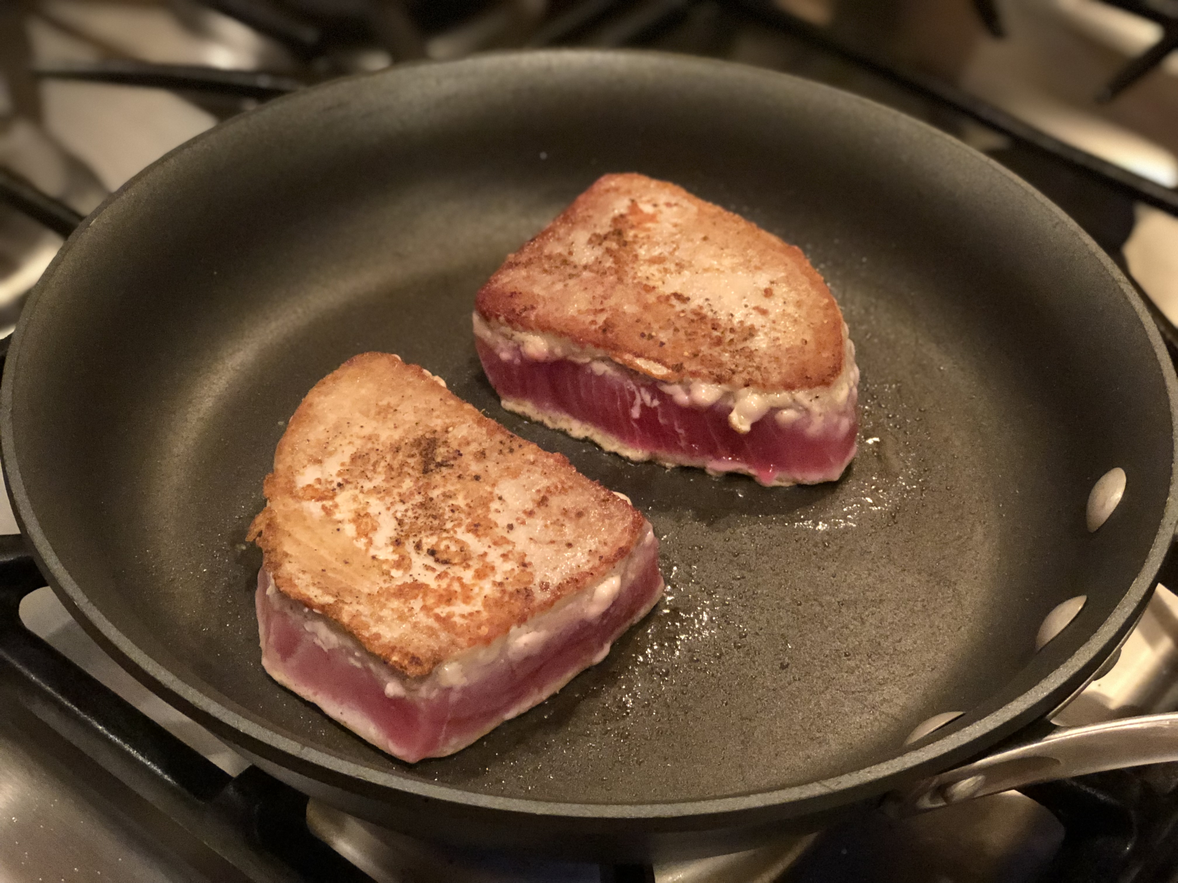 Seared Tuna Bowl – Garlic & Olive Oil